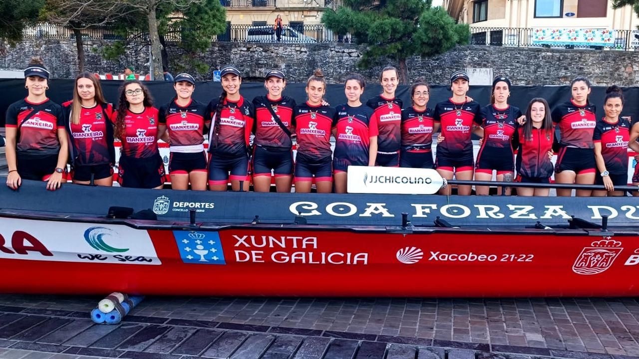 El equipo femenino de Cabo da Cruz es oficialmente una trainera de la ...