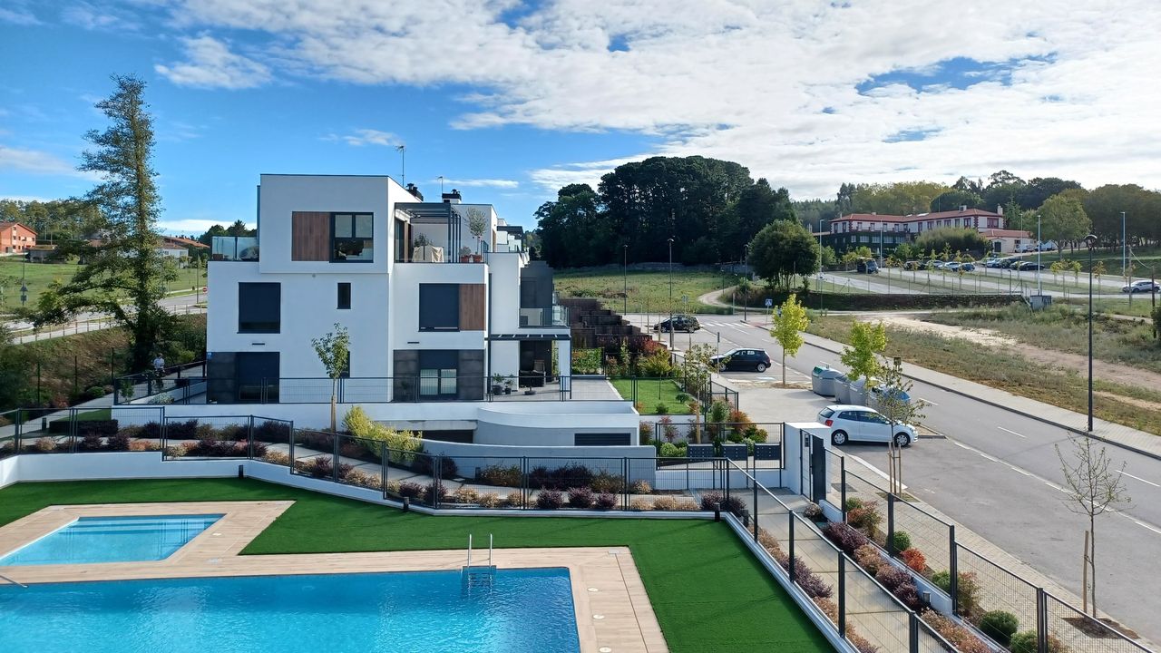 Las cien viviendas de la urbanización Finca de Xaz, en Oleiros, ya ...