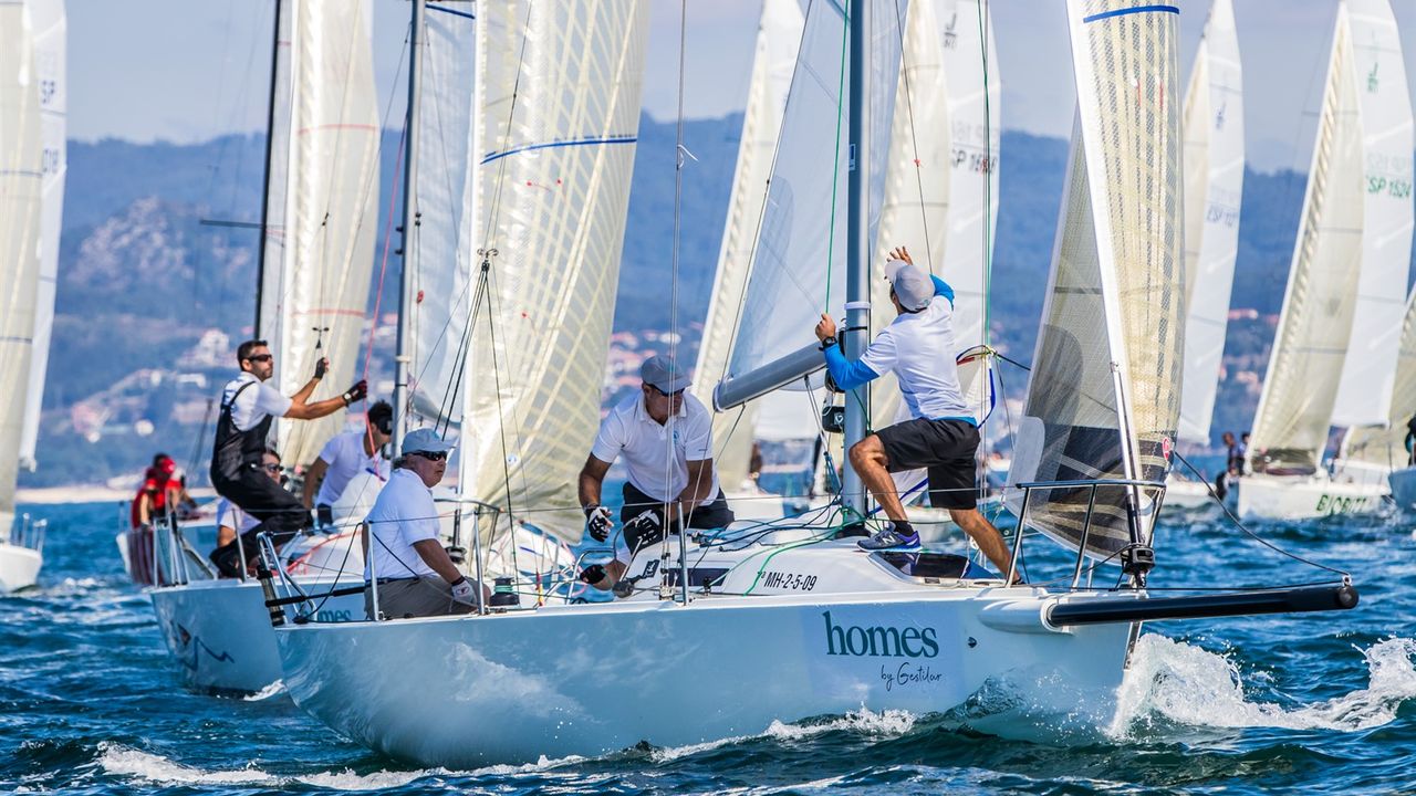 Dominio gallego en el estreno del Campeonato de España de J80