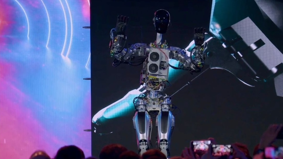 Elon Musk presenta un prototipo de robot humanoide que riega las ...