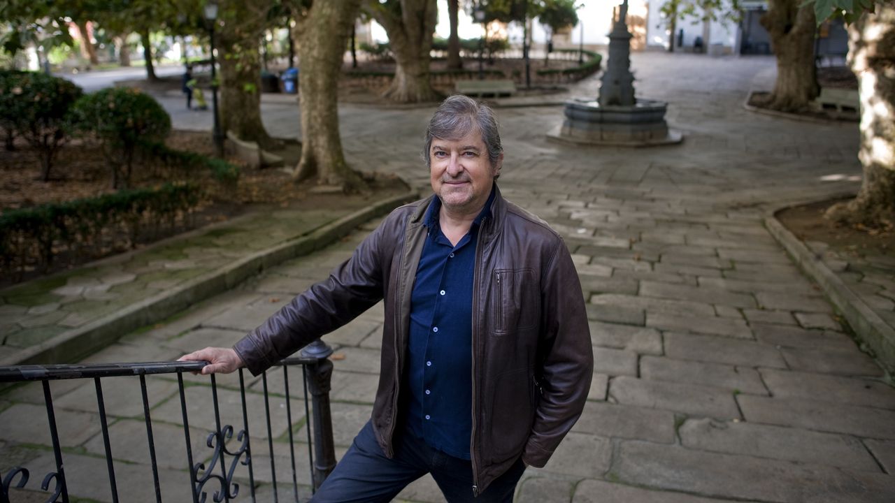 Luís Pousa, periodista y escritor: «La Ciudad Vieja de A Coruña es como ...