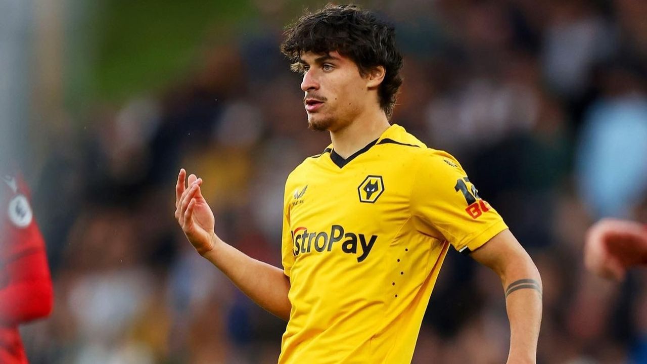 Hugo Bueno, jugador gallego de los Wolves: «Estoy encantado por debutar ...