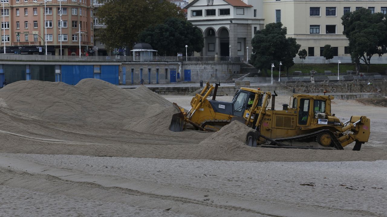 Comienzan a levantar la duna antitemporales de Riazor