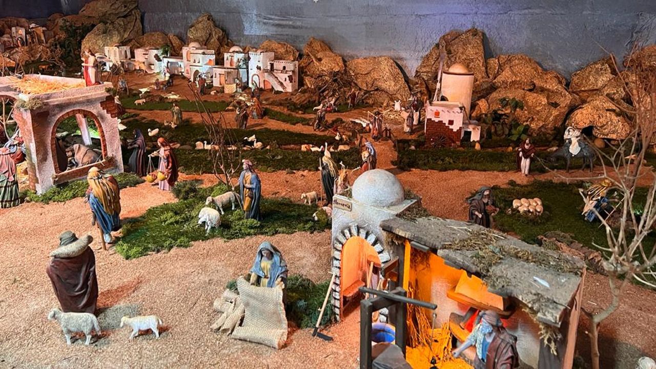 El belén de O Tilo, en Ares, luce sus 300 figuras para conmemorar sus ...