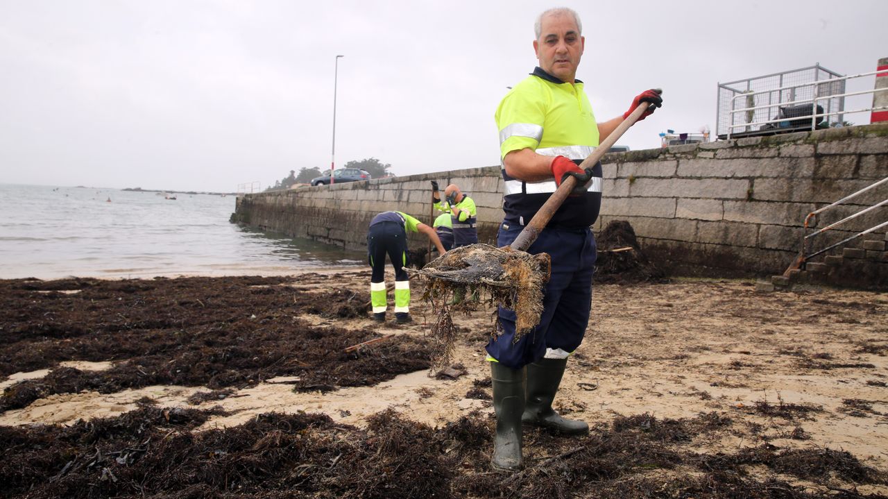 El chapapote vuelve a las playas de A Illa