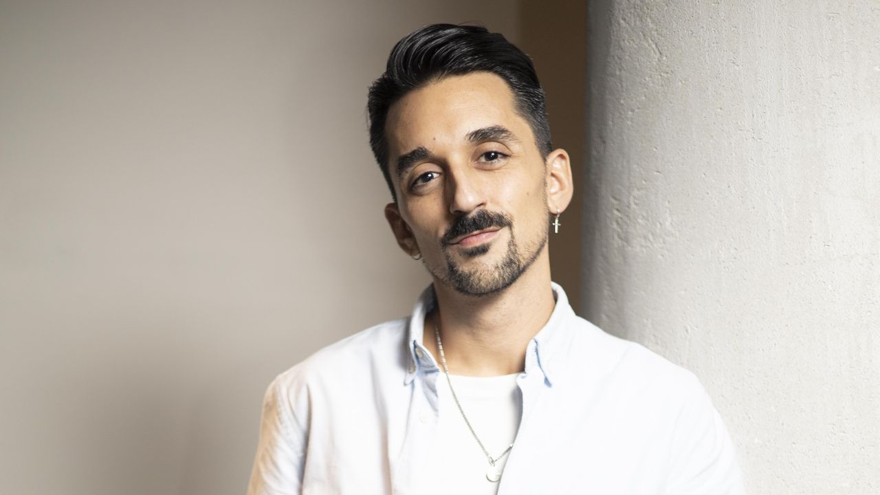 Adán Robles, experto en cultura organizacional: «El que te diga que no se distrae teletrabajando ...