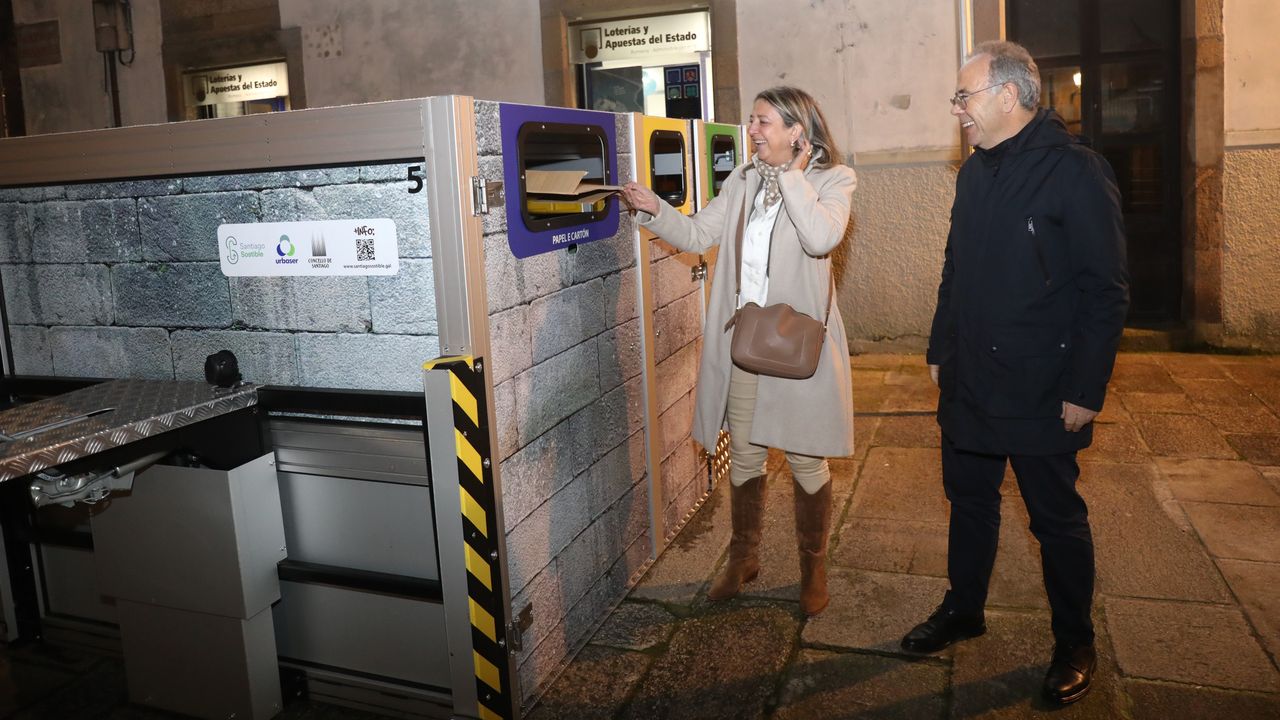 El casco histórico de Santiago estrena la recogida de basura con islas ...