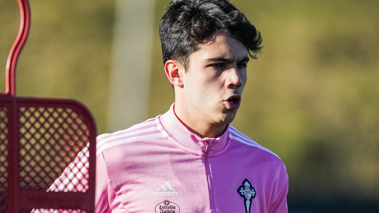 Hugo Sotelo supera la lesión y entrena con el primer equipo del Celta