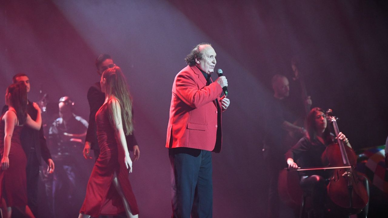 Pachi: «Se a voz mantense seguirei cantando sempre, ata que poida»