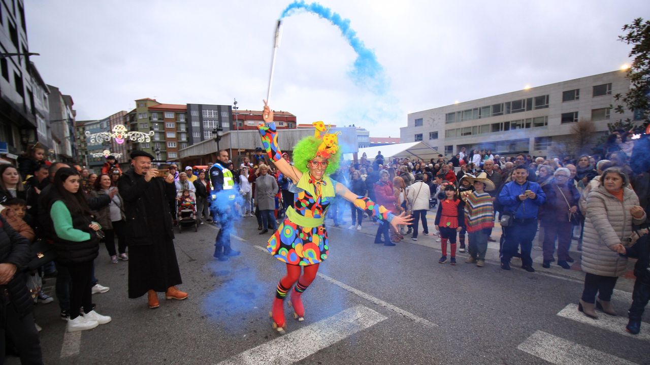 ¡Todas las fotos de los desfiles del martes de carnaval en Boiro y A Pobra!