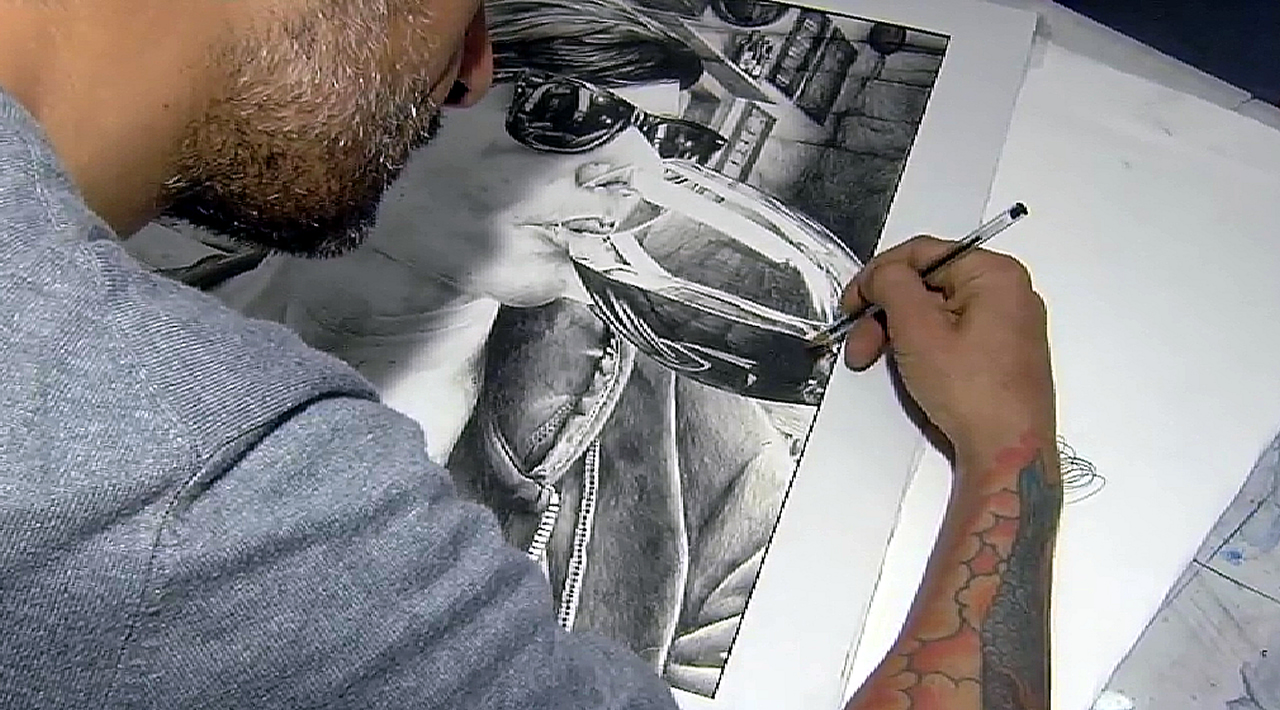 El artista vigués que triunfa con sus dibujos hechos con boli bic
