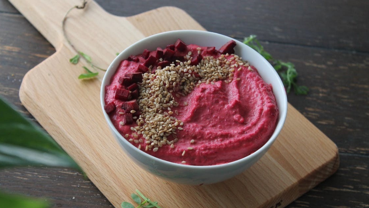 Hummus de remolacha: una opción rápida y nutritiva