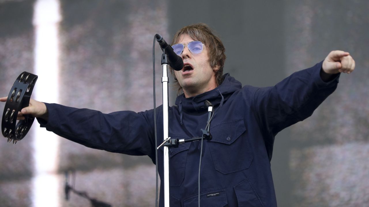 Oasis no se reúne todavía pero Liam Gallagher llevará de gira «Definitely Maybe» en su 30.º ...