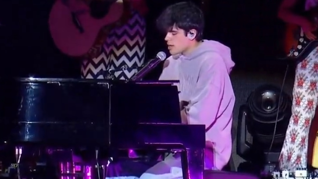 El cantante gallego Íñigo Quintero hace historia: «Si no estás», la ...