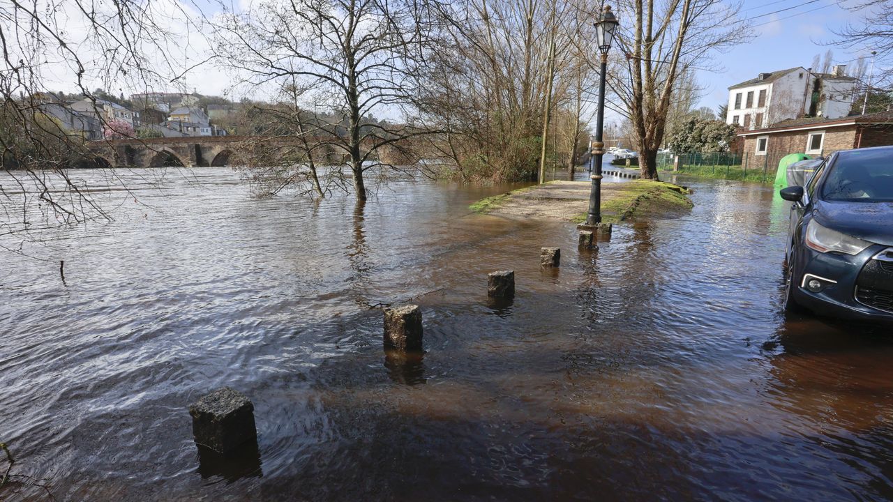 El Miño se desborda en el tramo urbano de Lugo